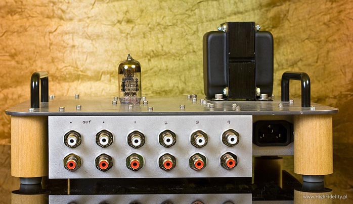 6moons audio reviews: Fi Linestage & 2A3 monos