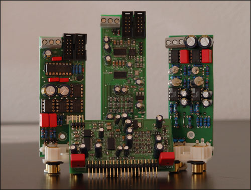 6moons audio reviews: HiFiAkademie PreAmp & PowerAmp